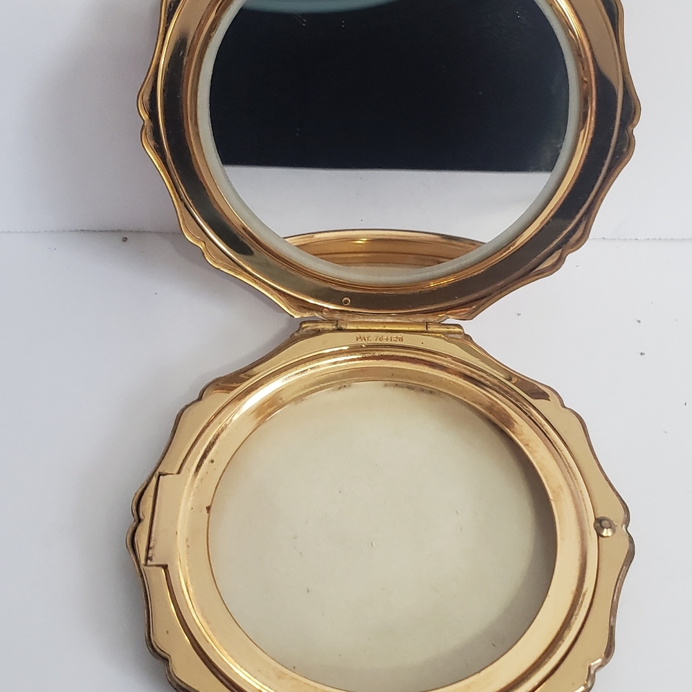 Vintage 1950's Stratton Red Enamel Dragons Gold Round… - Gem